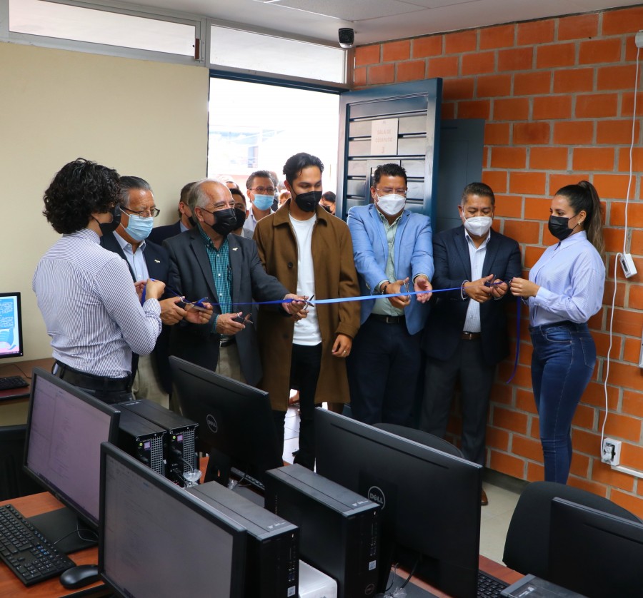 Inauguran centros de cómputo en la FCAeI - Universidad Autónoma del ...